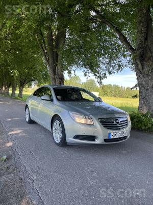 Grey Opel Insignia 2009 in Riga, with an engine capacity of 2.00 L and mileage of 305 thousand km for 2800 €, photo 3 on AUTOMOTO.COM.LV