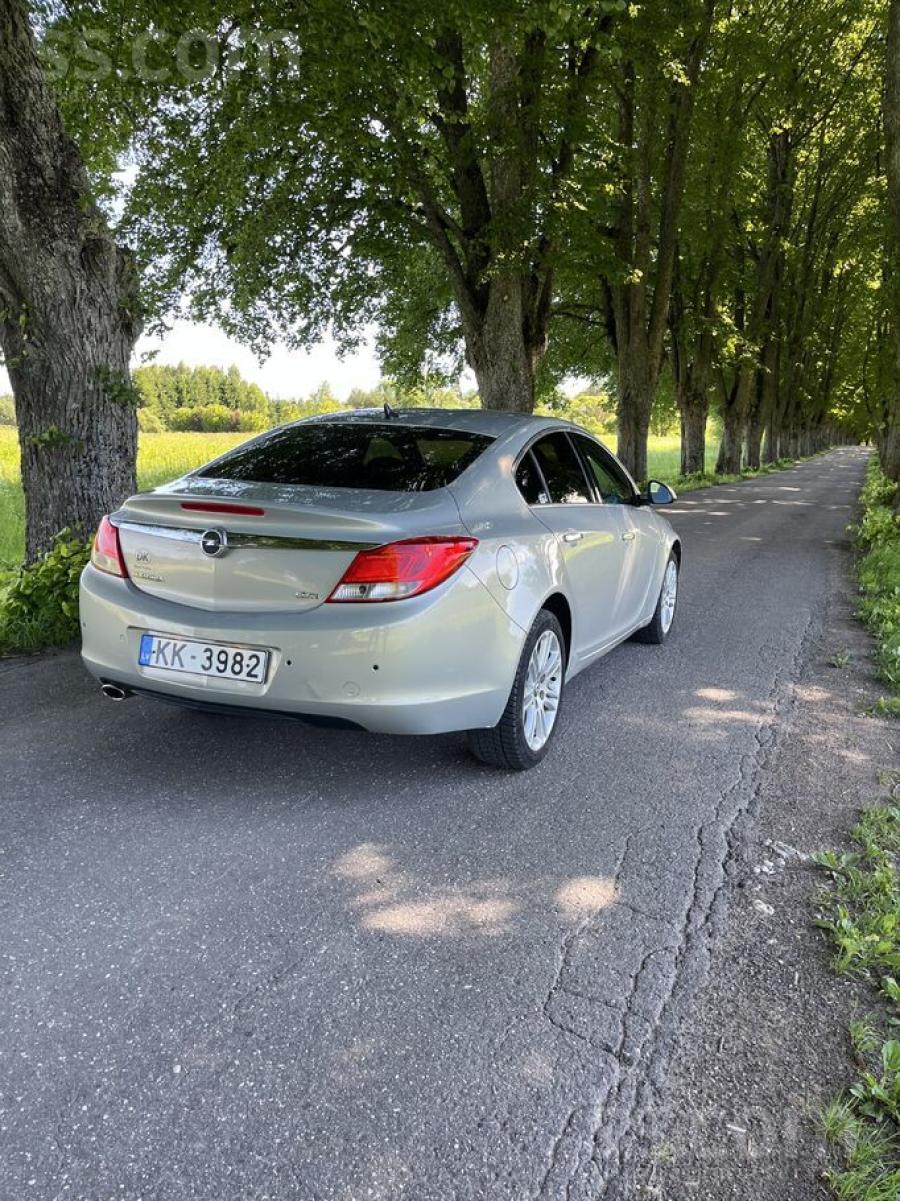 Grey Opel Insignia 2009 in Riga, with an engine capacity of 2.00 L and mileage of 305 thousand km for 2800 €, photo 4 on AUTOMOTO.COM.LV