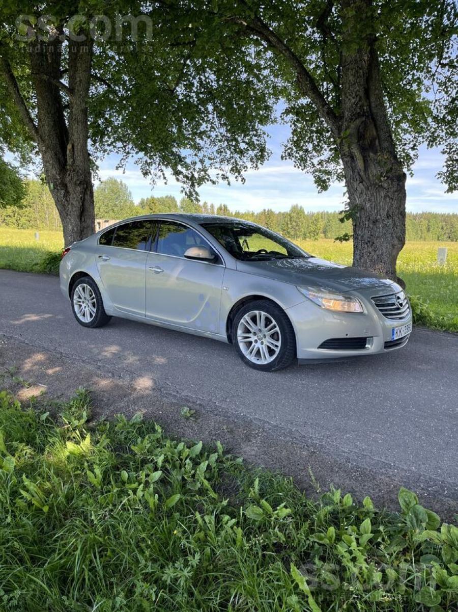 Grey Opel Insignia 2009 in Riga, with an engine capacity of 2.00 L and mileage of 305 thousand km for 2800 €, photo 7 on AUTOMOTO.COM.LV
