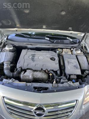 Grey Opel Insignia 2009 in Riga, with an engine capacity of 2.00 L and mileage of 305 thousand km for 2800 €, photo 8 on AUTOMOTO.COM.LV