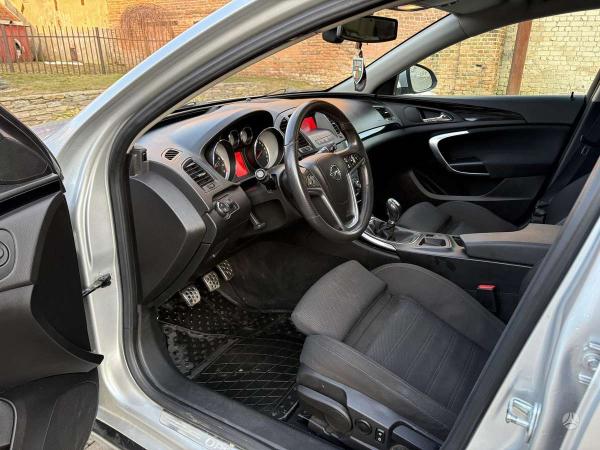Grey Opel Insignia 2009 in Kedainiai, with an engine capacity of 2.00 L and mileage of 229 thousand km for 2150 €, photo 10 on AUTOMOTO.COM.LV