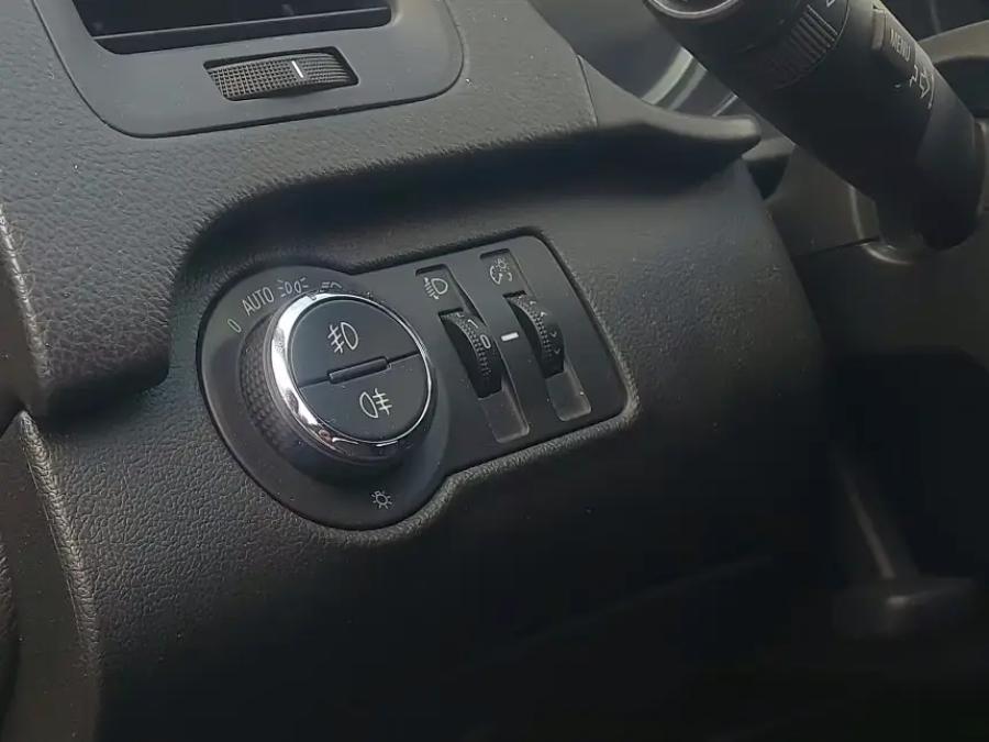 Pelēks Opel Insignia 2009 Rīga, ar dzinēja tilpumu 2.00 L un nobraukumu 216 tūkst. km par 3200 €, foto 9 vietnē AUTOMOTO.COM.LV