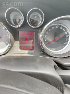 Grey Opel Insignia 2009 in Kuldiga, with an engine capacity of 2.00 L and mileage of 348 thousand km for 2550 €, photo 3 on AUTOMOTO.COM.LV