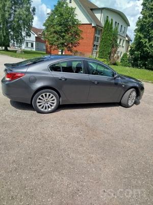 Grey Opel Insignia 2009 in Kuldiga, with an engine capacity of 2.00 L and mileage of 348 thousand km for 2550 €, photo 4 on AUTOMOTO.COM.LV