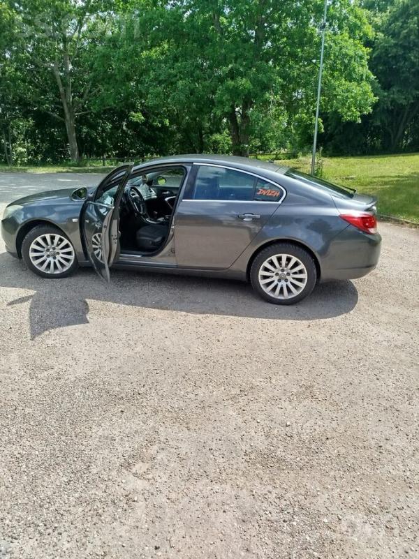 Grey Opel Insignia 2009 in Kuldiga, with an engine capacity of 2.00 L and mileage of 348 thousand km for 2000 €, photo 2 on AUTOMOTO.COM.LV