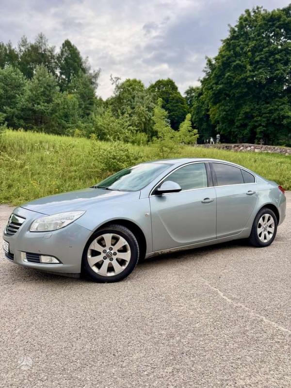 Grey Opel Insignia 2009 in Ukmerge, with an engine capacity of 1.96 L and mileage of 374 thousand km for 2750 €, photo 2 on AUTOMOTO.COM.LV