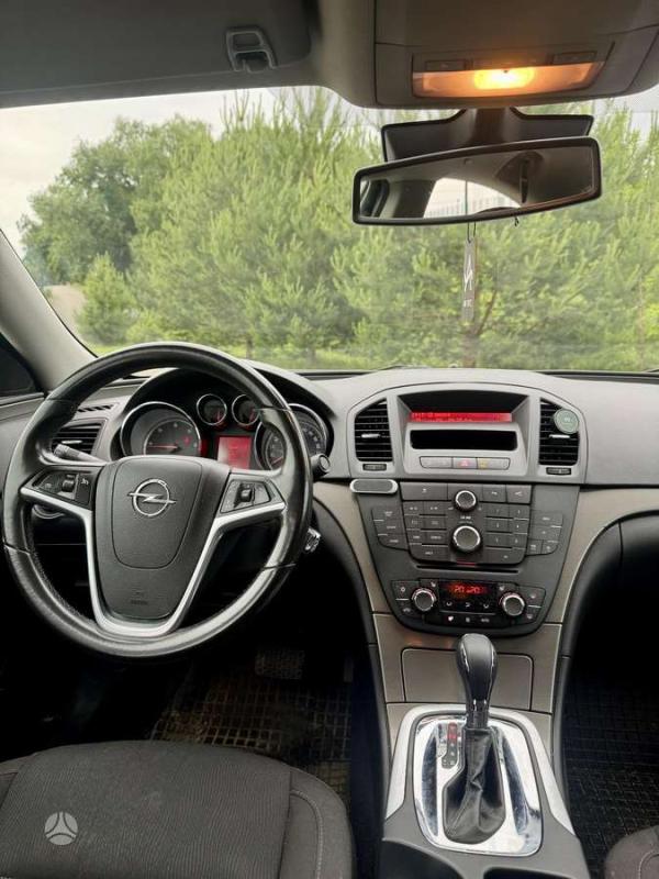 Grey Opel Insignia 2009 in Ukmerge, with an engine capacity of 1.96 L and mileage of 374 thousand km for 2750 €, photo 6 on AUTOMOTO.COM.LV