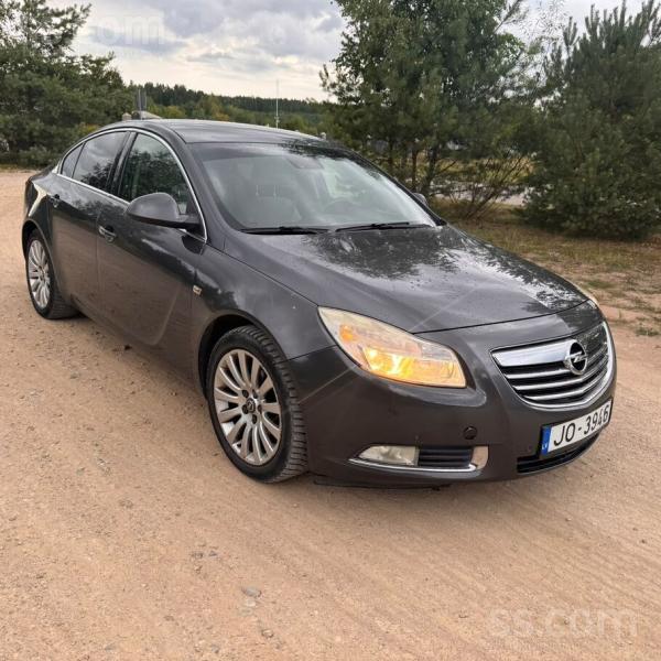 Grey Opel Insignia 2009 in Daugavpils, with an engine capacity of 2.00 L and mileage of 301 thousand km for 2000 €, photo 4 on AUTOMOTO.COM.LV