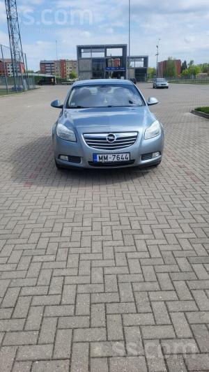 Pelēks Opel Insignia 2010 Valmiera, ar dzinēja tilpumu 1.60 L un nobraukumu 304 tūkst. km par 2800 €, foto 1 vietnē AUTOMOTO.COM.LV