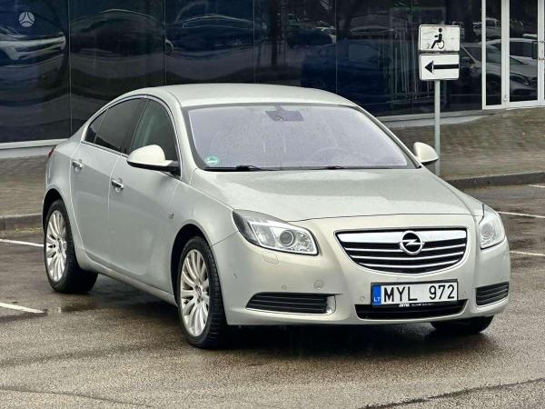 Grey Opel Insignia 2010 in Vilnius, with an engine capacity of 1.96 L and mileage of 249 thousand km for 3500 €, photo 1 on AUTOMOTO.COM.LV