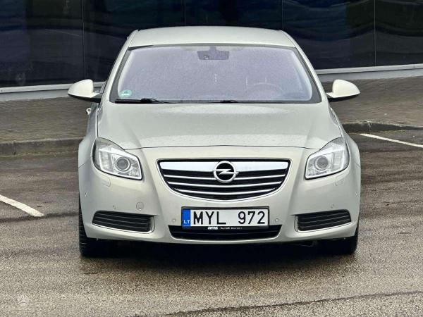 Grey Opel Insignia 2010 in Vilnius, with an engine capacity of 1.96 L and mileage of 249 thousand km for 3500 €, photo 2 on AUTOMOTO.COM.LV