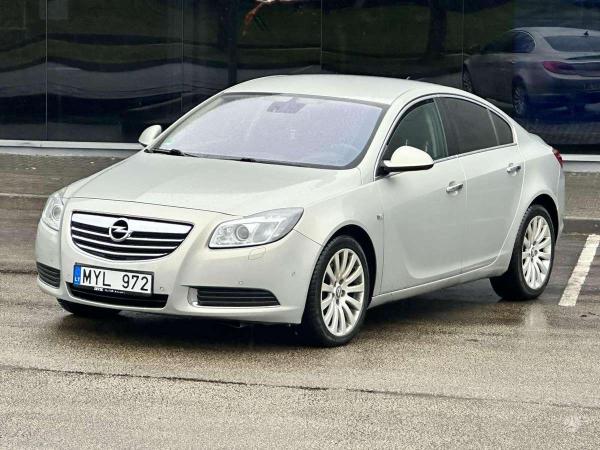 Grey Opel Insignia 2010 in Vilnius, with an engine capacity of 1.96 L and mileage of 249 thousand km for 3500 €, photo 3 on AUTOMOTO.COM.LV