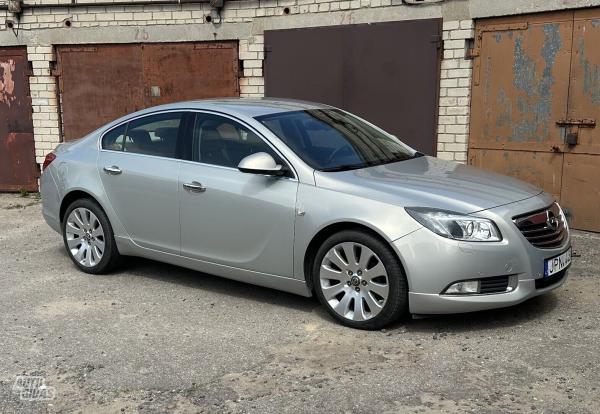 Grey Opel Insignia 2010 in Kaunas, with an engine capacity of 1.80 L and mileage of 175 thousand km for 3350 €, photo 1 on AUTOMOTO.COM.LV