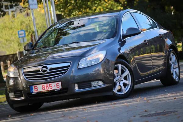 Grey Opel Insignia 2010 in Riga, with an engine capacity of 2.00 L and mileage of 219 thousand km for 2890 €, photo 1 on AUTOMOTO.COM.LV