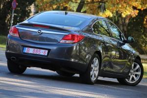 Pelēks Opel Insignia 2010 Rīga, ar dzinēja tilpumu 2.00 L un nobraukumu 219 tūkst. km par 2890 €, foto 3 vietnē AUTOMOTO.COM.LV