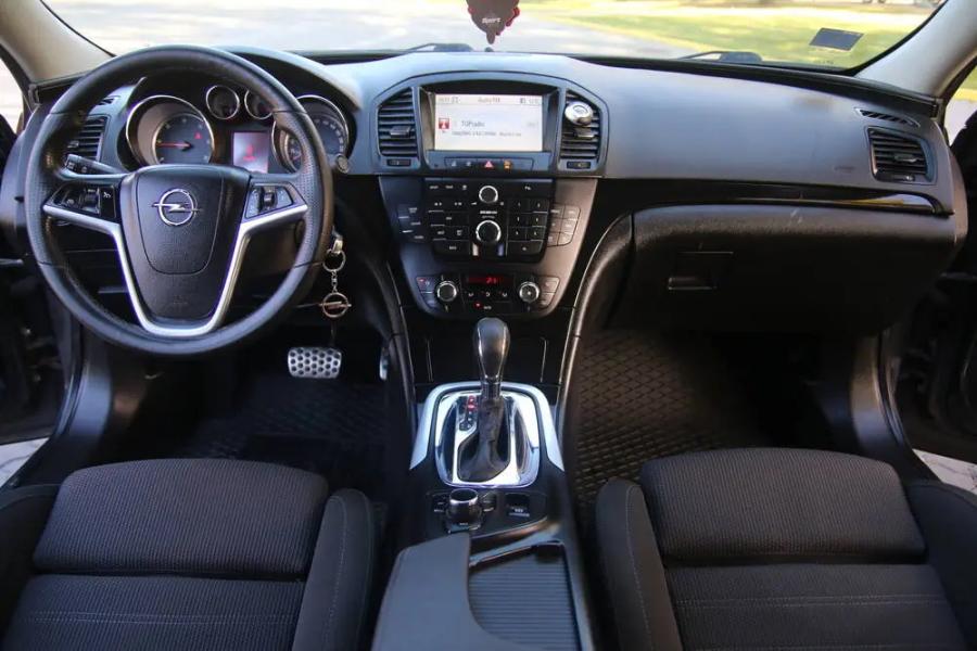 Pelēks Opel Insignia 2010 Rīga, ar dzinēja tilpumu 2.00 L un nobraukumu 219 tūkst. km par 2890 €, foto 10 vietnē AUTOMOTO.COM.LV