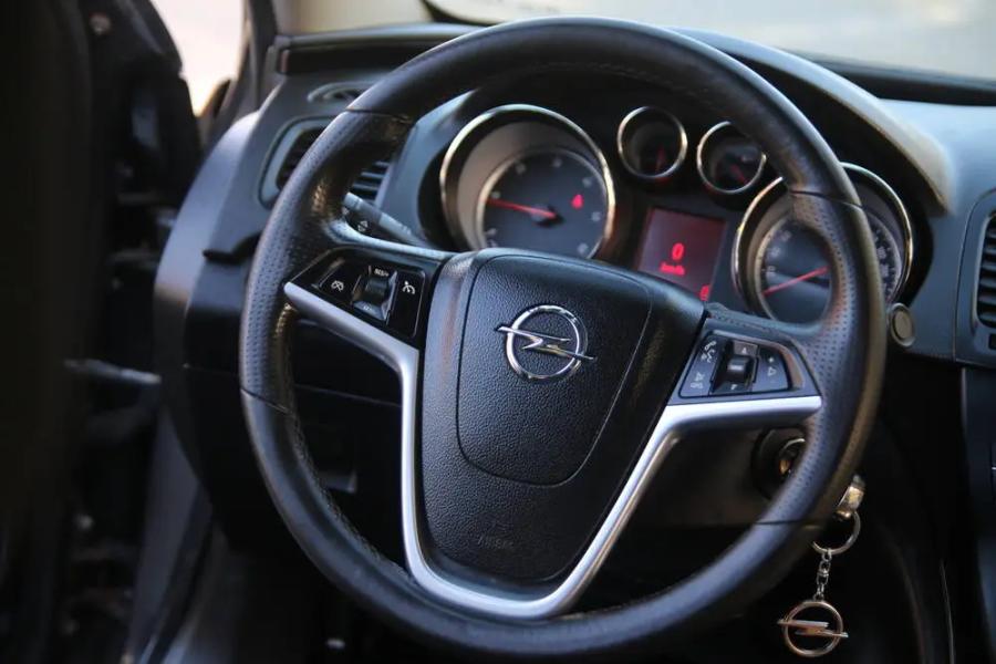Pelēks Opel Insignia 2010 Rīga, ar dzinēja tilpumu 2.00 L un nobraukumu 219 tūkst. km par 2890 €, foto 11 vietnē AUTOMOTO.COM.LV