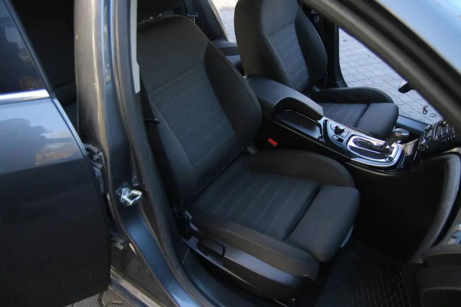 Pelēks Opel Insignia 2010 Rīga, ar dzinēja tilpumu 2.00 L un nobraukumu 219 tūkst. km par 2890 €, foto 14 vietnē AUTOMOTO.COM.LV