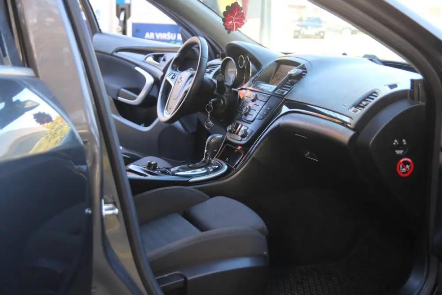 Pelēks Opel Insignia 2010 Rīga, ar dzinēja tilpumu 2.00 L un nobraukumu 219 tūkst. km par 2890 €, foto 15 vietnē AUTOMOTO.COM.LV