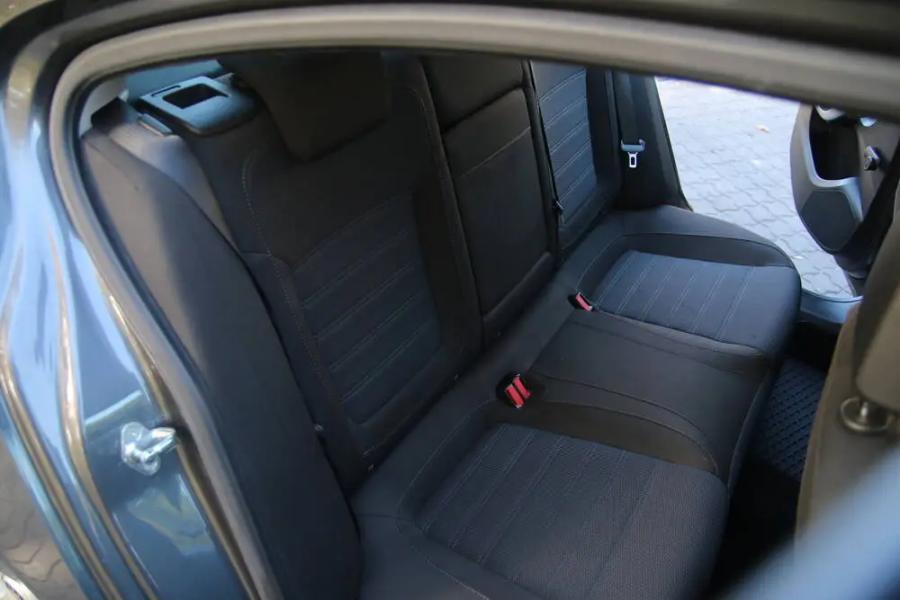 Pelēks Opel Insignia 2010 Rīga, ar dzinēja tilpumu 2.00 L un nobraukumu 219 tūkst. km par 2890 €, foto 19 vietnē AUTOMOTO.COM.LV