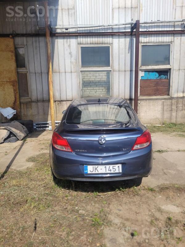 Grey Opel Insignia 2010 in Gulbene, with an engine capacity of 2.00 L and mileage of 356 thousand km for 1000 €, photo 1 on AUTOMOTO.COM.LV