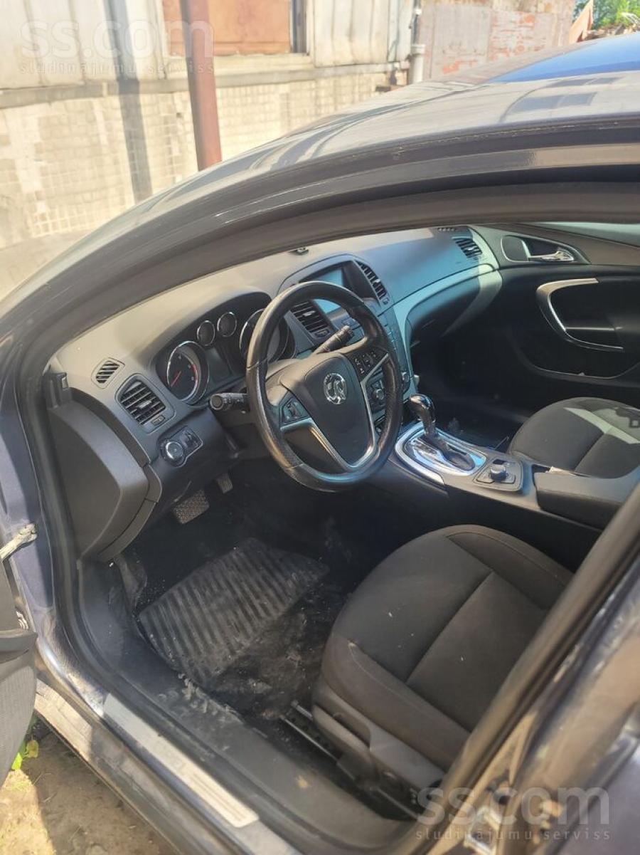 Pelēks Opel Insignia 2010 Gulbene, ar dzinēja tilpumu 2.00 L un nobraukumu 356 tūkst. km par 1000 €, foto 4 vietnē AUTOMOTO.COM.LV