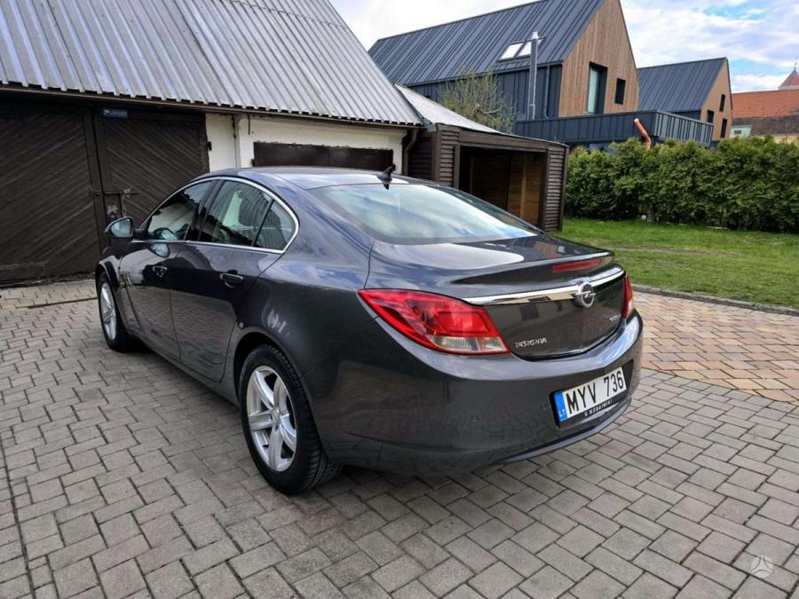 Grey Opel Insignia 2010 in Kedainiai, with an engine capacity of 1.96 L and mileage of 280 thousand km for 3500 €, photo 3 on AUTOMOTO.COM.LV