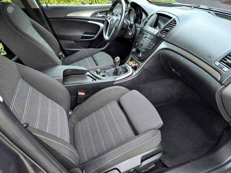 Grey Opel Insignia 2010 in Kedainiai, with an engine capacity of 1.96 L and mileage of 280 thousand km for 3500 €, photo 5 on AUTOMOTO.COM.LV