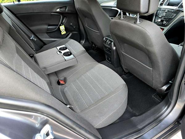 Opel Insignia 2010 in Kedainiai on AUTOMOTO.COM.LV Grey Opel Insignia 2010 in Kedainiai, with an engine capacity of 1.96 L and mileage of 280 thousand km for 3500 €, photo 7 on AUTOMOTO.COM.LV
