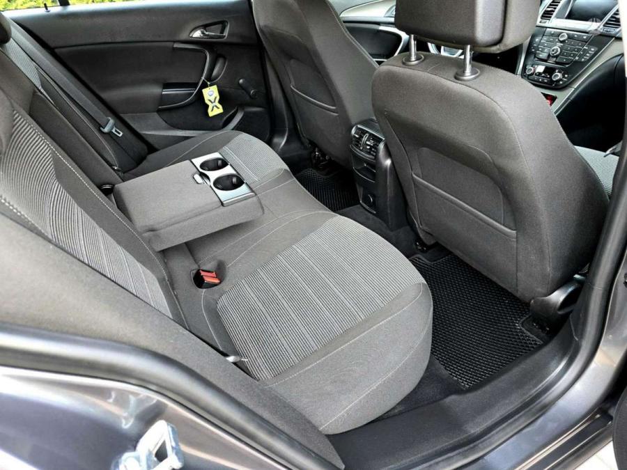 Grey Opel Insignia 2010 in Kedainiai, with an engine capacity of 1.96 L and mileage of 280 thousand km for 3500 €, photo 7 on AUTOMOTO.COM.LV