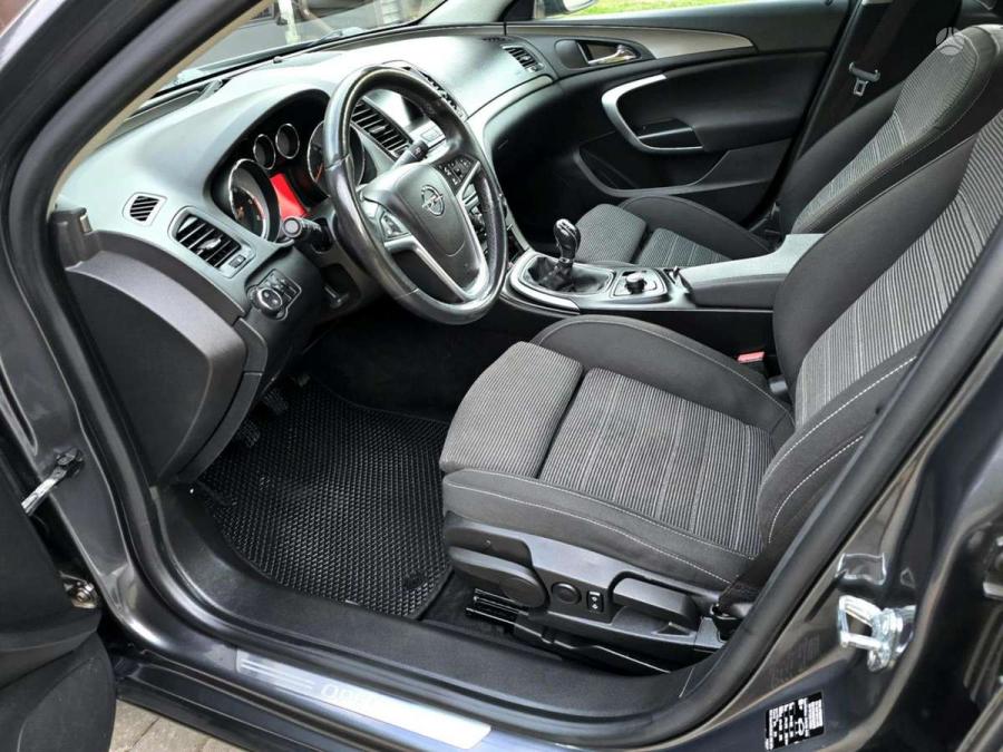 Grey Opel Insignia 2010 in Kedainiai, with an engine capacity of 1.96 L and mileage of 280 thousand km for 3500 €, photo 9 on AUTOMOTO.COM.LV