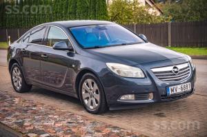 Grey Opel Insignia 2010 in Riga, with an engine capacity of 2.00 L and mileage of 255 thousand km for 2290 €, photo 4 on AUTOMOTO.COM.LV