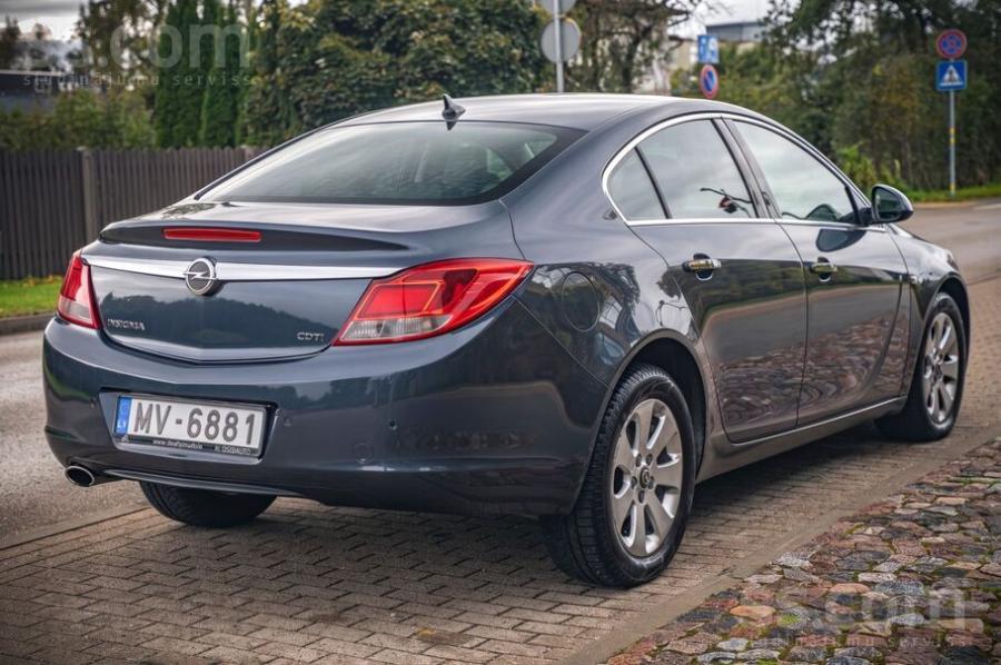 Grey Opel Insignia 2010 in Riga, with an engine capacity of 2.00 L and mileage of 255 thousand km for 2290 €, photo 5 on AUTOMOTO.COM.LV