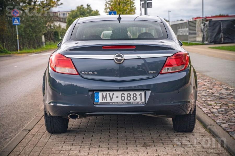 Grey Opel Insignia 2010 in Riga, with an engine capacity of 2.00 L and mileage of 255 thousand km for 2290 €, photo 6 on AUTOMOTO.COM.LV