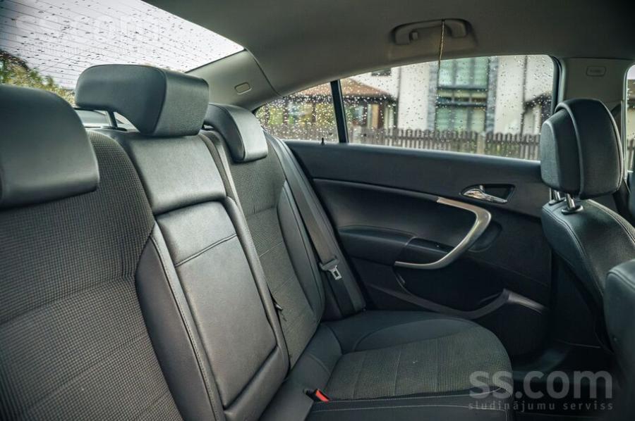 Grey Opel Insignia 2010 in Riga, with an engine capacity of 2.00 L and mileage of 255 thousand km for 2290 €, photo 9 on AUTOMOTO.COM.LV