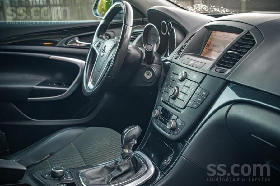 Grey Opel Insignia 2010 in Riga, with an engine capacity of 2.00 L and mileage of 255 thousand km for 2290 €, photo 12 on AUTOMOTO.COM.LV