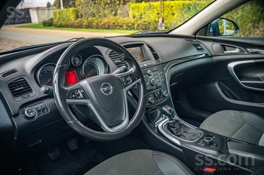 Grey Opel Insignia 2010 in Riga, with an engine capacity of 2.00 L and mileage of 255 thousand km for 2290 €, photo 15 on AUTOMOTO.COM.LV