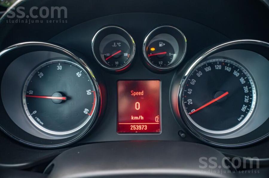 Grey Opel Insignia 2010 in Riga, with an engine capacity of 2.00 L and mileage of 255 thousand km for 2290 €, photo 22 on AUTOMOTO.COM.LV