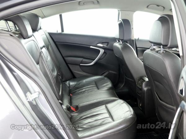 Grey Opel Insignia 2011 in Tallinn, with an engine capacity of 2.00 L and mileage of 274 thousand km for 1499 €, photo 7 on AUTOMOTO.COM.LV