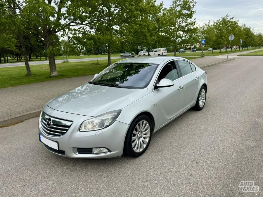 Grey Opel Insignia 2011 in Kaunas, with an engine capacity of 2.00 L and mileage of 252 thousand km for 2450 €, photo 1 on AUTOMOTO.COM.LV