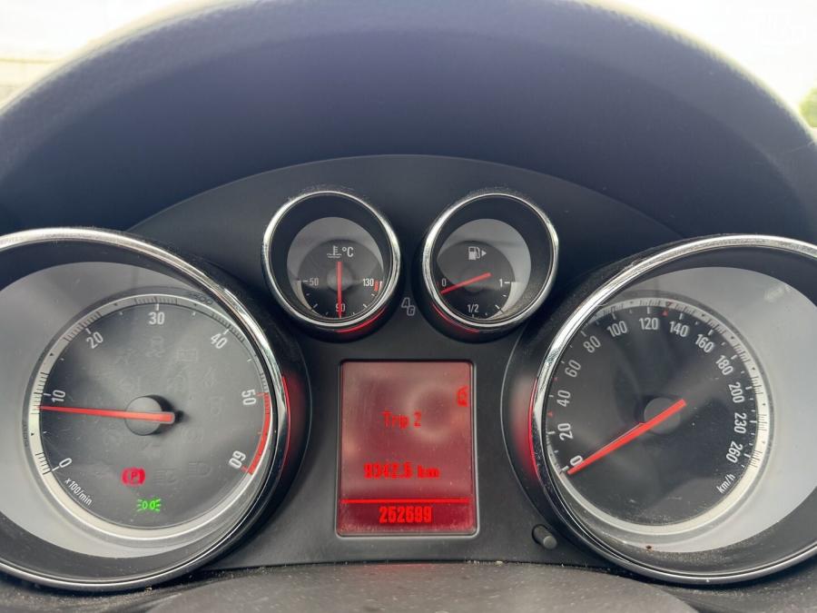 Grey Opel Insignia 2011 in Kaunas, with an engine capacity of 2.00 L and mileage of 252 thousand km for 2450 €, photo 10 on AUTOMOTO.COM.LV