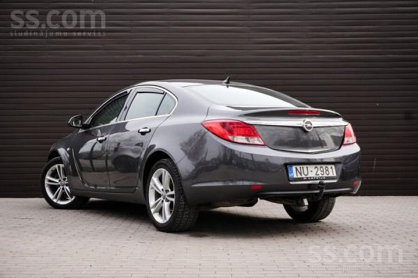 Grey Opel Insignia 2011 in Riga, with an engine capacity of 2.00 L and mileage of 320 thousand km for 4290 €, photo 4 on AUTOMOTO.COM.LV