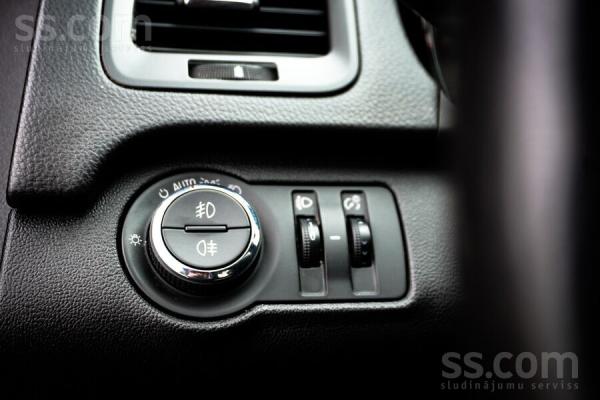 Grey Opel Insignia 2011 in Riga, with an engine capacity of 2.00 L and mileage of 320 thousand km for 4290 €, photo 9 on AUTOMOTO.COM.LV