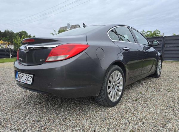 Grey Opel Insignia 2011 in Mazeikiai, with an engine capacity of 1.96 L and mileage of 221 thousand km for 3000 €, photo 4 on AUTOMOTO.COM.LV