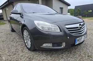 Grey Opel Insignia 2011 in Mazeikiai, with an engine capacity of 1.96 L and mileage of 221 thousand km for 3000 €, photo  on AUTOMOTO.COM.LV