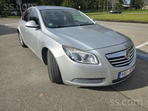 Grey Opel Insignia 2011 in Riga, with an engine capacity of 2.00 L and mileage of 256 thousand km for 2600 €, photo 3 on AUTOMOTO.COM.LV