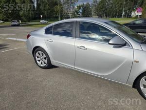 Grey Opel Insignia 2011 in Riga, with an engine capacity of 2.00 L and mileage of 256 thousand km for 2600 €, photo 4 on AUTOMOTO.COM.LV