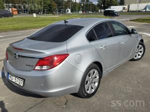 Grey Opel Insignia 2011 in Riga, with an engine capacity of 2.00 L and mileage of 256 thousand km for 2600 €, photo 5 on AUTOMOTO.COM.LV