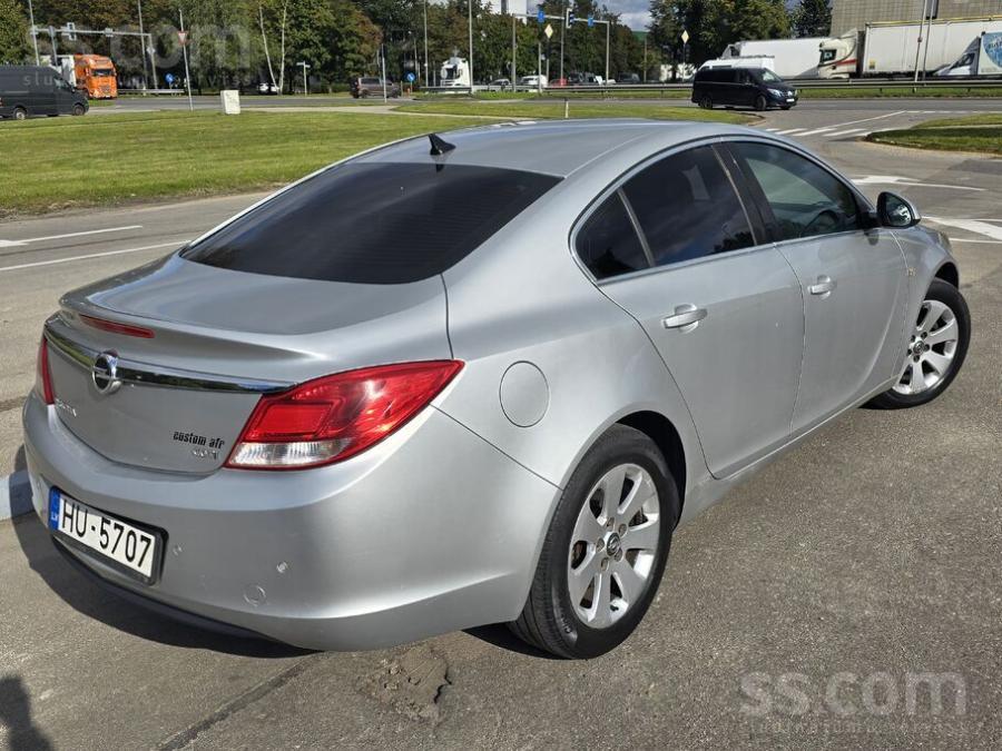 Grey Opel Insignia 2011 in Riga, with an engine capacity of 2.00 L and mileage of 256 thousand km for 2600 €, photo 5 on AUTOMOTO.COM.LV