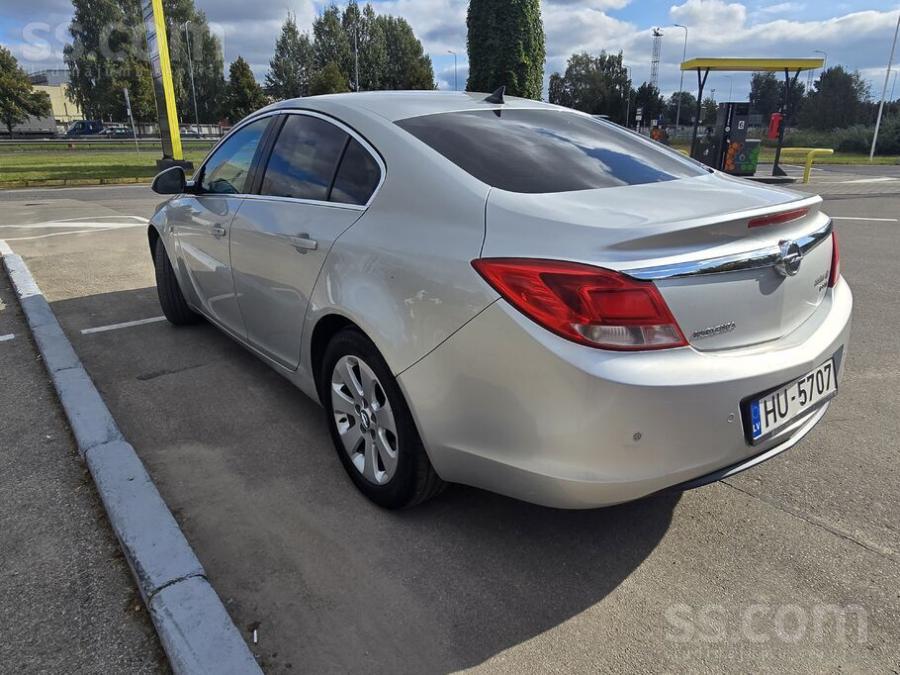 Grey Opel Insignia 2011 in Riga, with an engine capacity of 2.00 L and mileage of 256 thousand km for 2600 €, photo 6 on AUTOMOTO.COM.LV